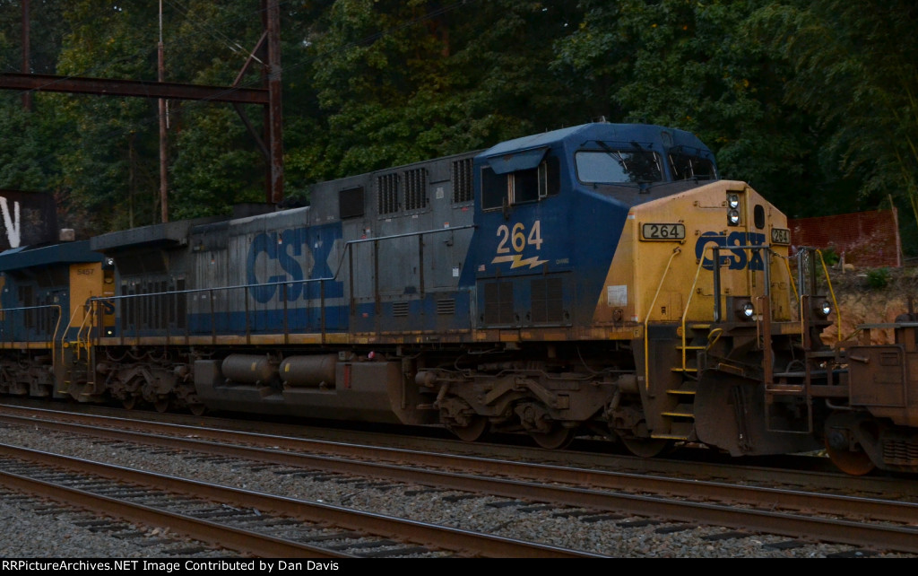 CSX AC44CW 264 on Q034-04